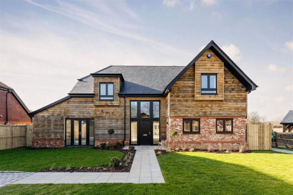 Browse Stylish New Homes & Move Up in Surrey with Robert Leech