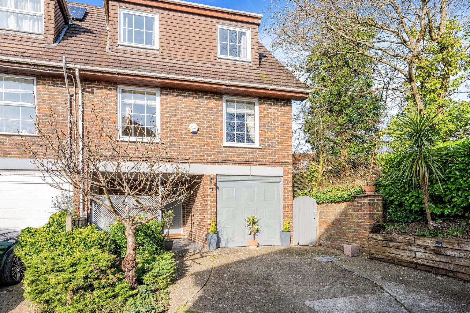 Robert Leech: Your Trusted Estate Agent Partner